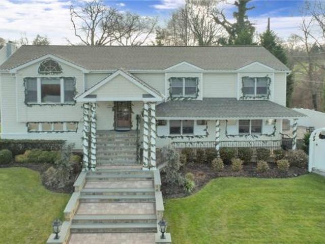 4 bedroom, Roslyn NY 11576 LS72692112