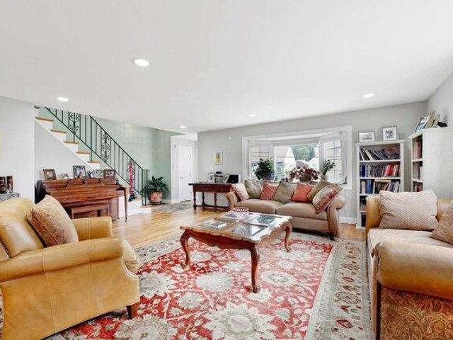 4 bedroom, Roslyn Heights NY 11577 103623428