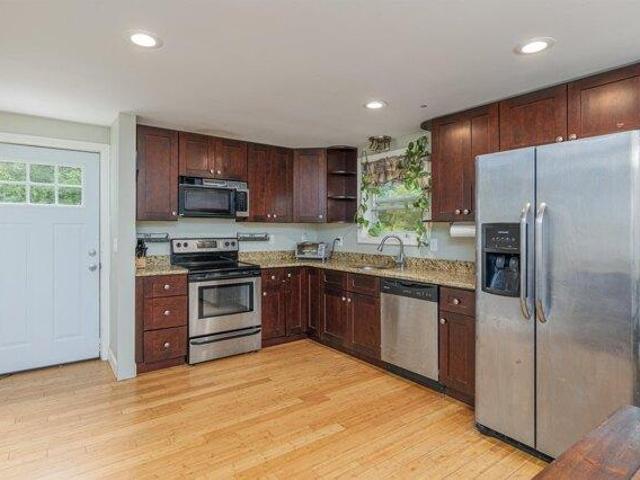 4 bedroom, Raymond NH 03077 102026464