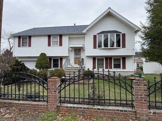 4 bedroom, Randolph MA 02368 105143162