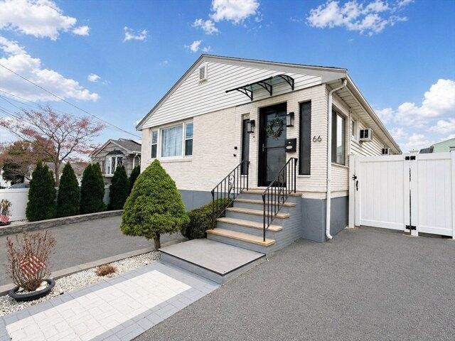 4 bedroom, Revere MA 02151 LS102798745