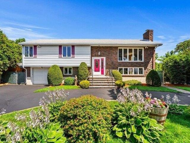 4 bedroom, Revere MA 02151 105092494