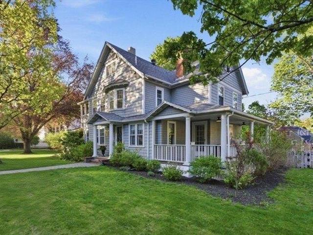 4 bedroom, Reading MA 01867 102827232