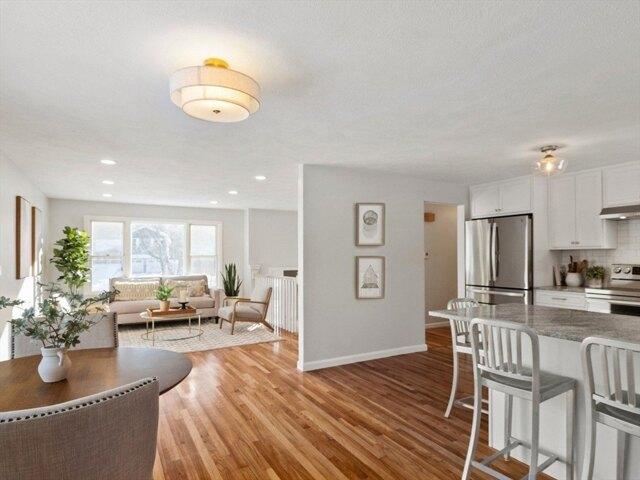 4 bedroom, Reading MA 01867 LS102859732