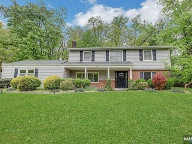 4 bedroom, River Vale NJ 07675 102256136