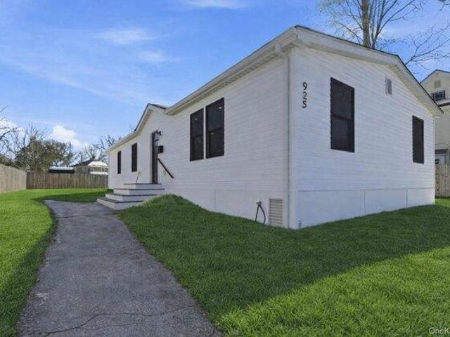 4 bedroom, Riverhead NY 11901 100163086
