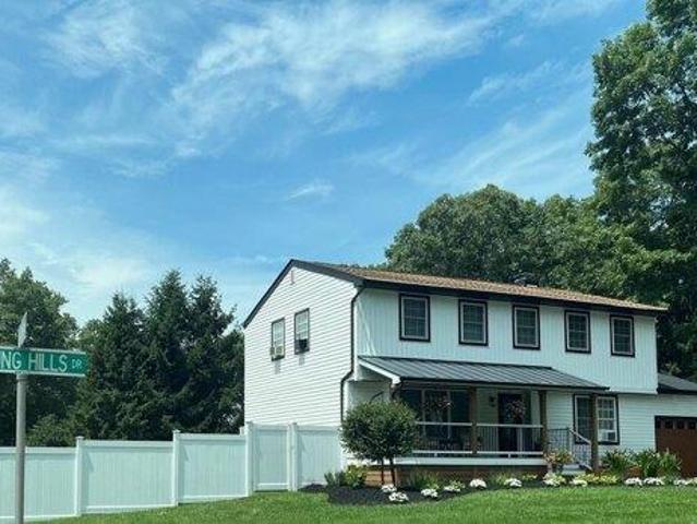 4 bedroom, Ridge NY 11961 104903159