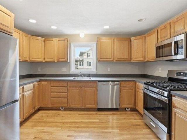 4 bedroom, Woburn MA 01801 LS102634069