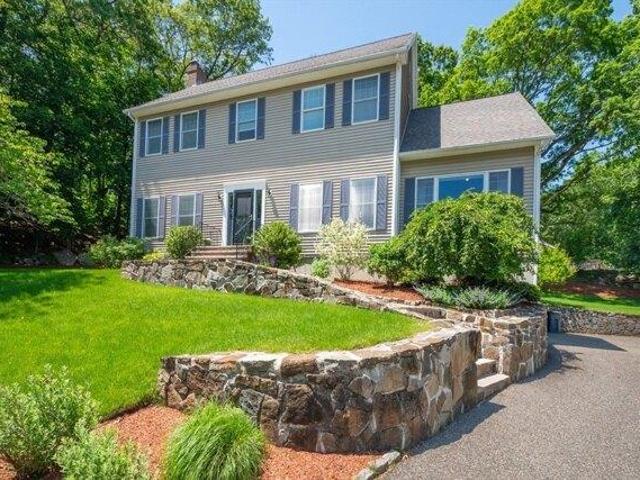 4 bedroom, Woburn MA 01801 101932282