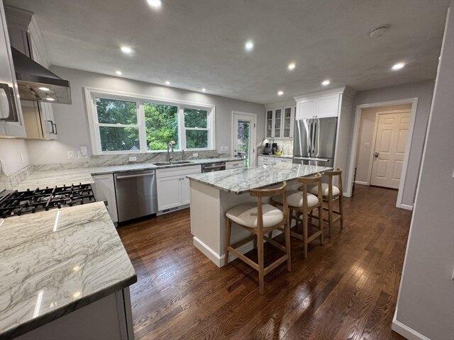 4 bedroom, Woburn MA 01801 102212157