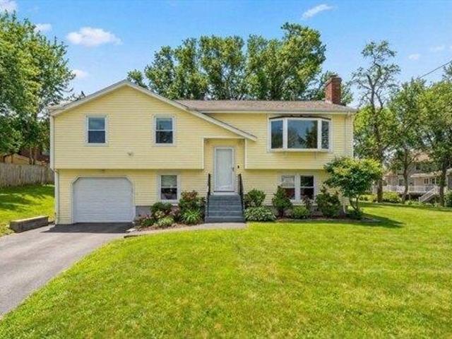 4 bedroom, Woburn MA 01801 102595158