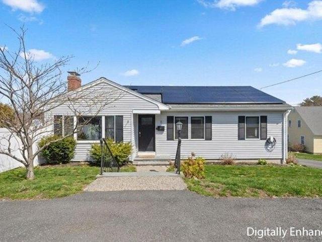 4 bedroom, Woburn MA 01801 102634395