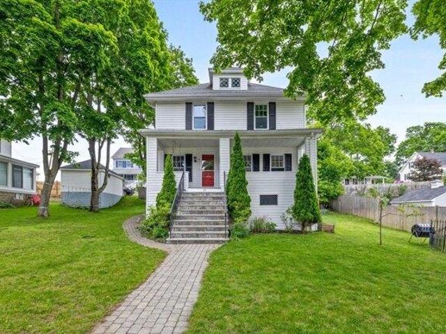 4 bedroom, Woburn MA 01801 103035129