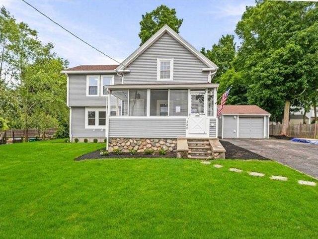 4 bedroom, Woburn MA 01801 103434330