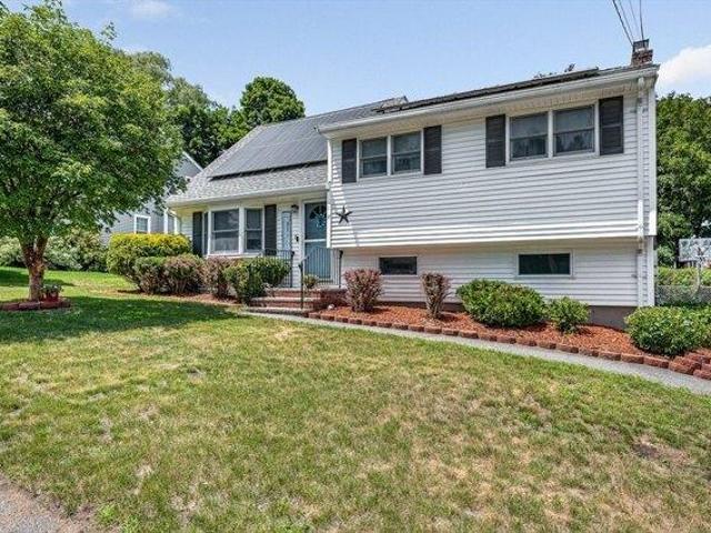 4 bedroom, Woburn MA 01801 104042985