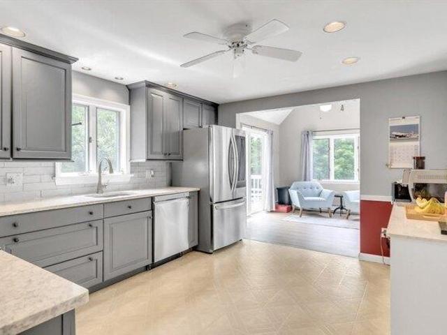 4 bedroom, Woburn MA 01801 104688457