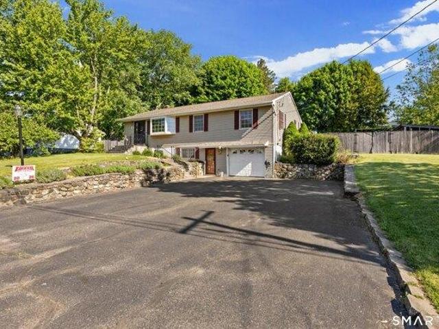 4 bedroom, Wolcott CT 06716 LS102585145