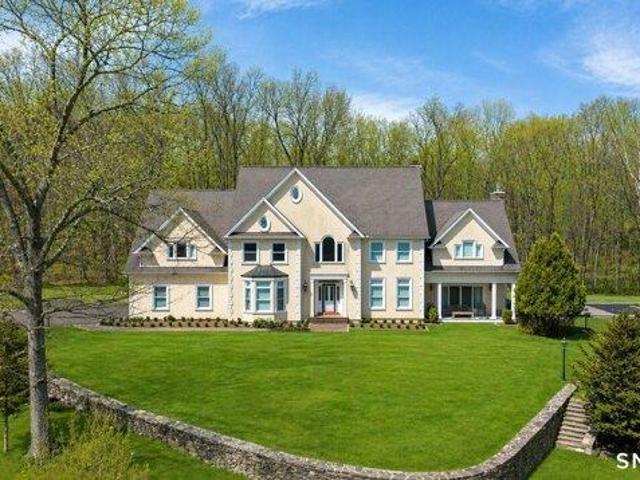 4 bedroom, Woodbury CT 06798 LS102585291