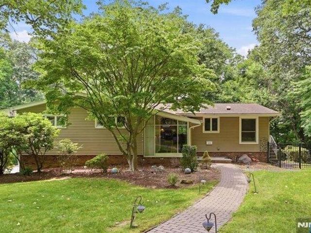 4 bedroom, Woodcliff Lake NJ 07677 105140950
