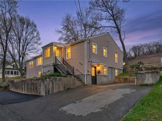 4 bedroom, Woonsocket RI 02895 101899056