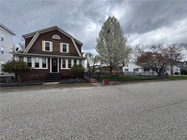 4 bedroom, Woonsocket RI 02895 102061656
