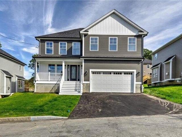 4 bedroom, Woonsocket RI 02895 102214004