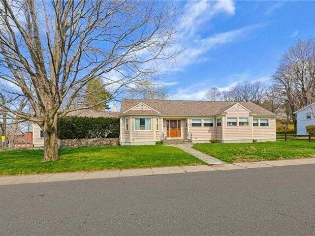 4 bedroom, Woonsocket RI 02895 102372544