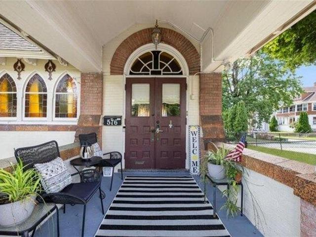 4 bedroom, Woonsocket RI 02895 105255924
