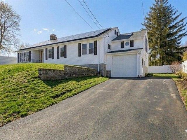 4 bedroom, Worcester MA 01605 102089115