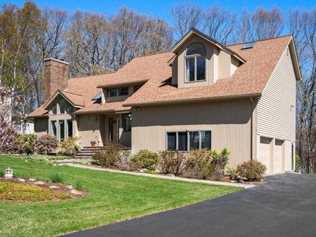4 bedroom, Worcester MA 01609 102860309