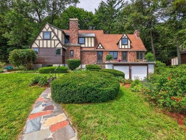 4 bedroom, Worcester MA 01609 105105127