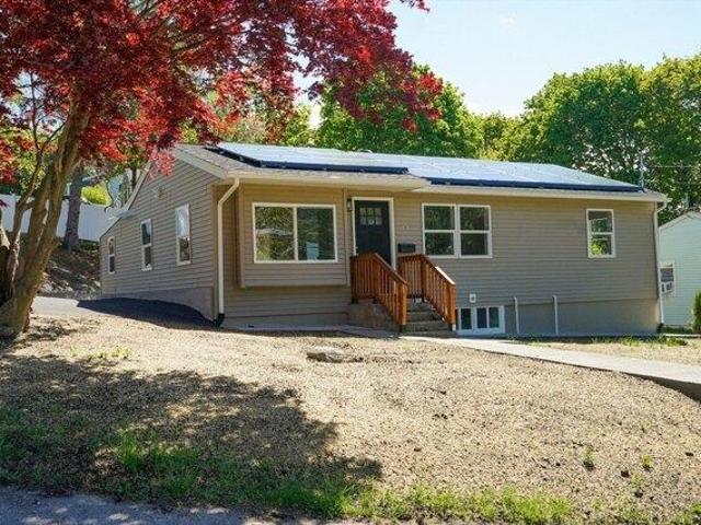 4 bedroom, Worcester MA 01602 LS103020487