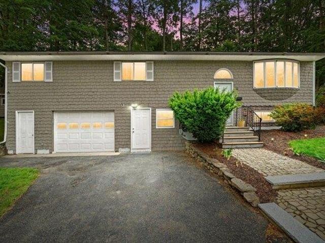 4 bedroom, Worcester MA 01602 102668639