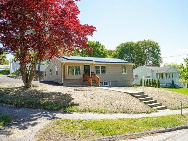 4 bedroom, Worcester MA 01602 105160124