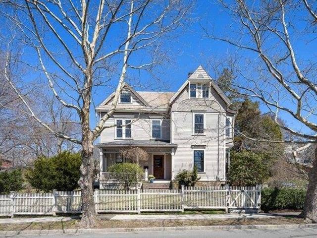 4 bedroom, Watertown MA 02472 LS103073434