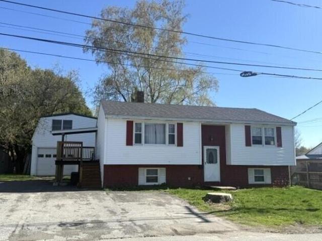4 bedroom, Waterville ME 04901 102775754