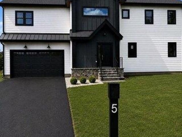 4 bedroom, Wayland MA 01778 104510241