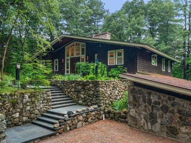 4 bedroom, Wayland MA 01778 105122707