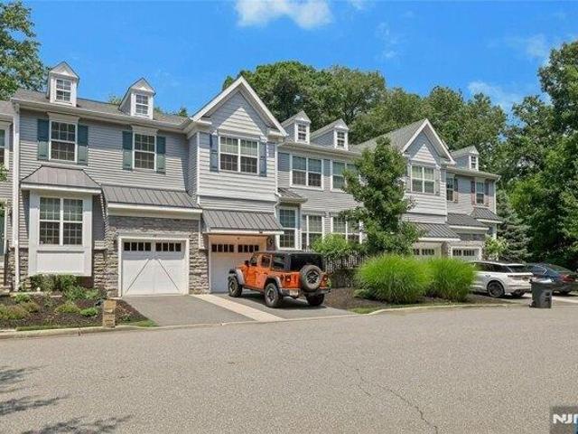 4 bedroom, Waldwick NJ 07463 104688362