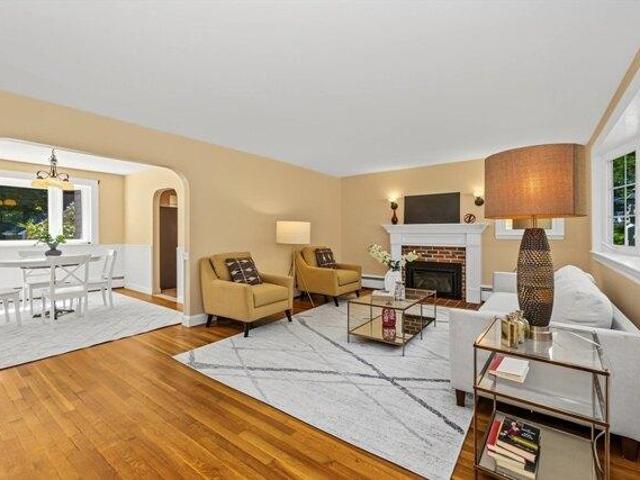 4 bedroom, Walpole MA 02081 105123985