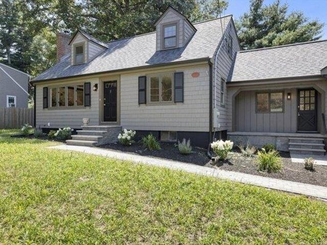 4 bedroom, Walpole MA 02081 105193502