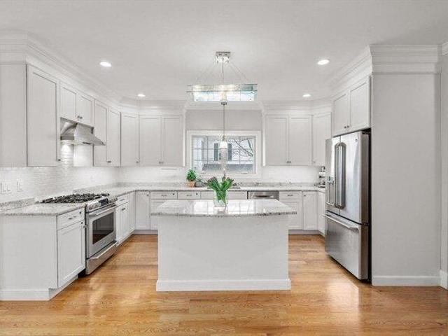 4 bedroom, Waltham MA 02453 102447380
