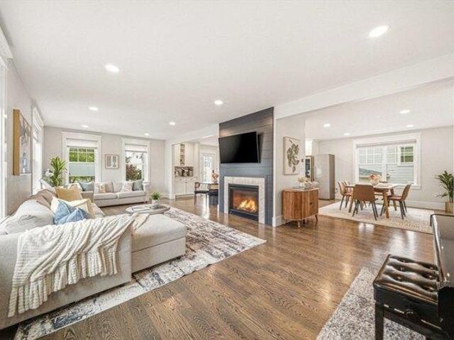 4 bedroom, Waltham MA 02453 104299388