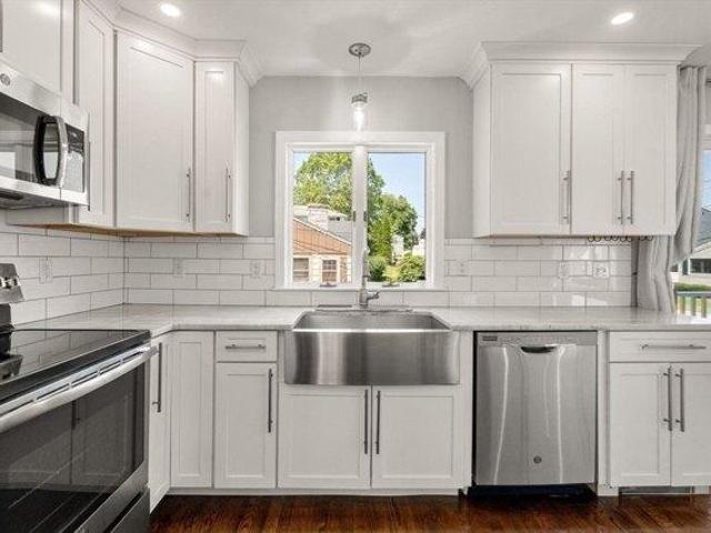 4 bedroom, Waltham MA 02451 105060213