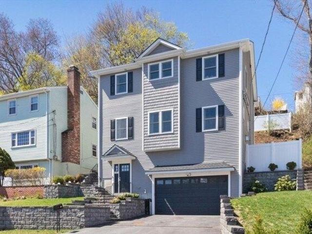 4 bedroom, Waltham MA 02451 LS102410515