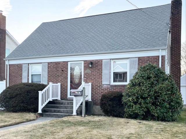 4 bedroom, Wantagh NY 11793 LS72692165