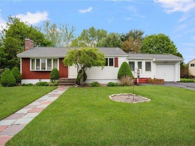 4 bedroom, Warwick RI 02886 102411578