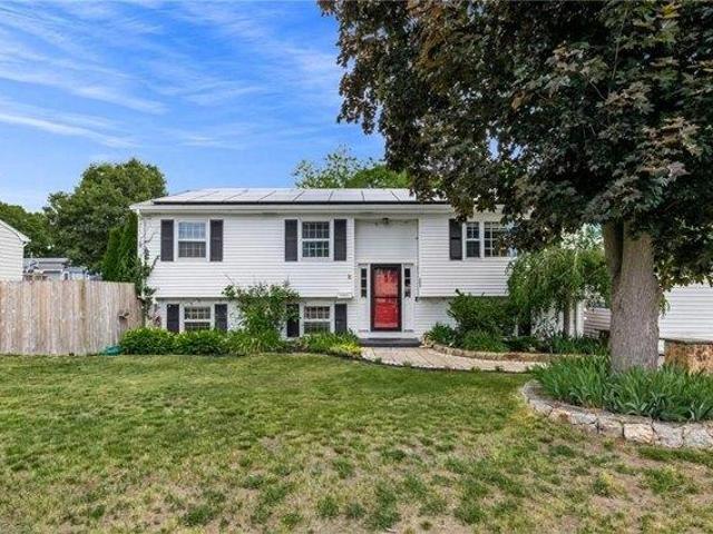 4 bedroom, Warwick RI 02886 104567001