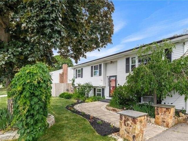 4 bedroom, Warwick RI 02886 104265260