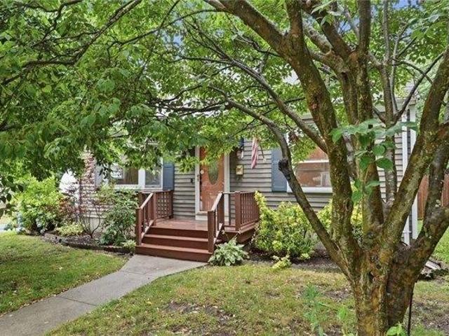 4 bedroom, Warwick RI 02888 104542524